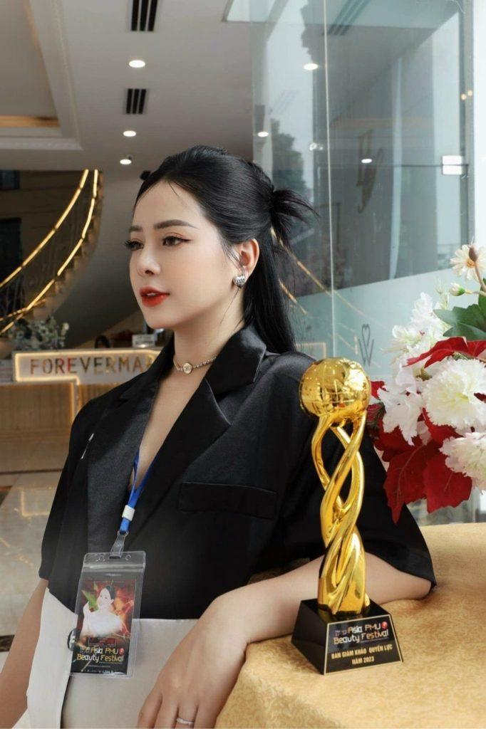 Ly Ly – Chuyên gia hàng đầu tại To Uyen Eyebrows & Beauty, Vươn tầm cao mới trong ngành làm đẹp ...