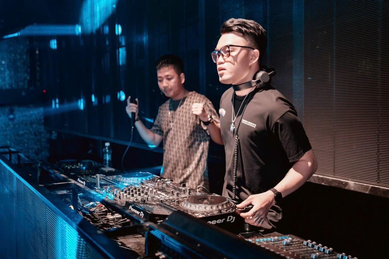 DJ CHENGZ – Dẫn lối cảm xúc khán giả chìm đắm trong đêm nhạc điện tử ...