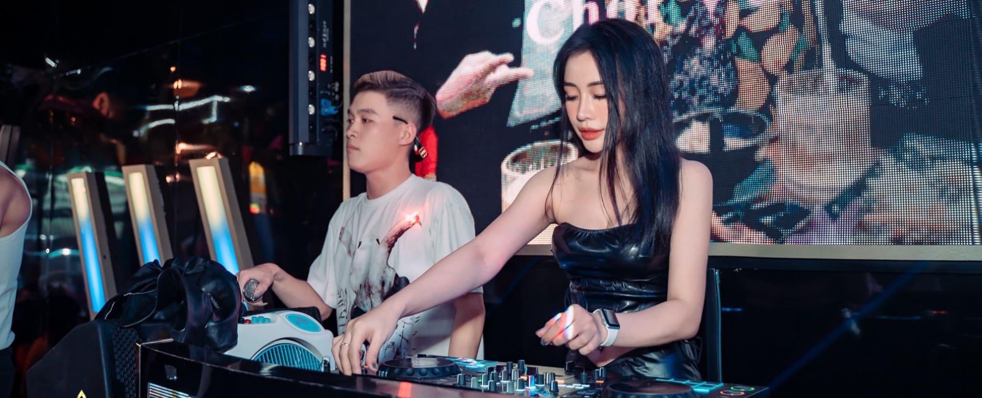 DJ Fiora – Hành trình nữ DJ xinh đẹp đốt nóng sân khấu bằng những bản ...