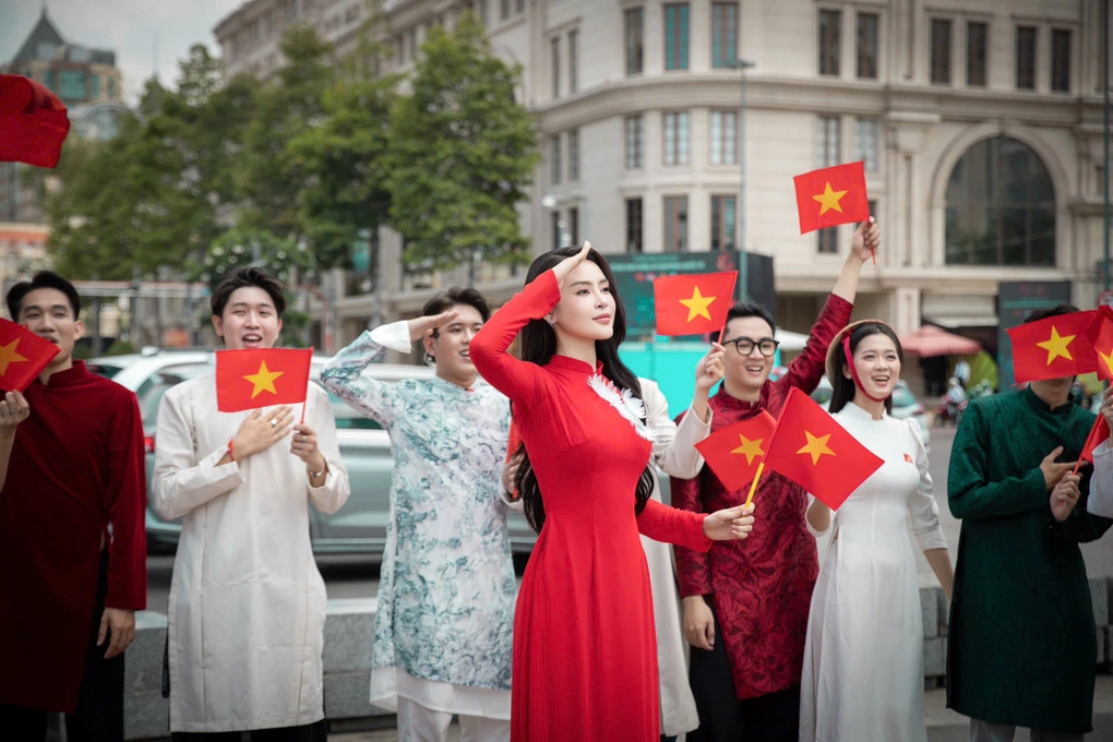 Hoa hậu Lý Kim Thảo diện áo dài đỏ thêu chim bồ câu, lan tỏa niềm tự hào dân tộc - KÊNH NGƯỜI ...