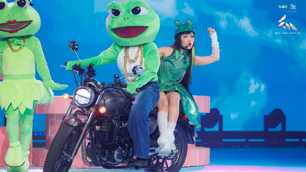 Tiết mục “Ếch ngoài đáy giếng” giúp Phương Mỹ Chi ghi điểm mạnh với ...